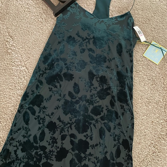 CeCe | Dresses | Cece Green Velvet Dress | Poshmark